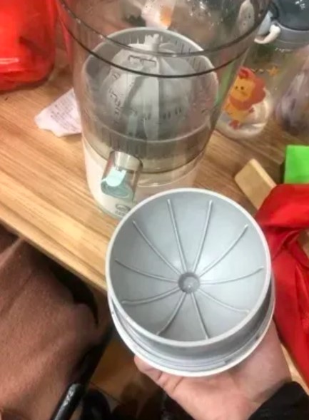 2-Star Review of Temu: “Shoddy Packaging”